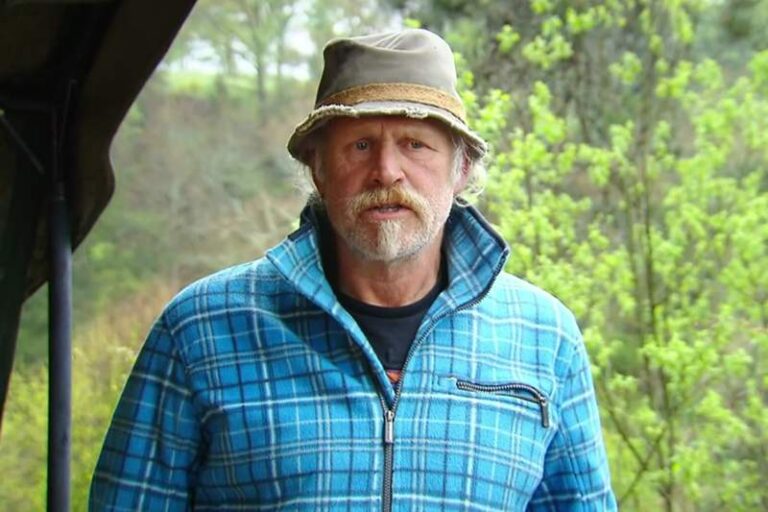 BREAKING: B&B Vol Liefde-Thijz heeft een nieuwe vriendin: "Ze is veel ...