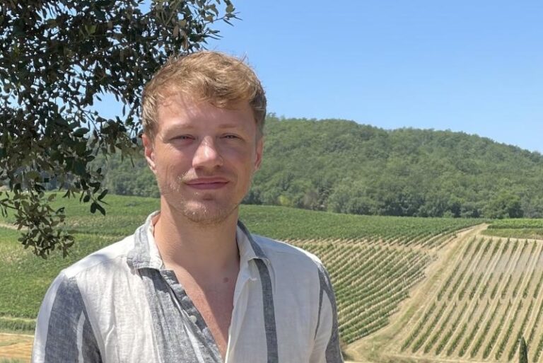 Dave Adriaanse in Onderweg naar Liefde fotograaf op wielen - Love & Reality