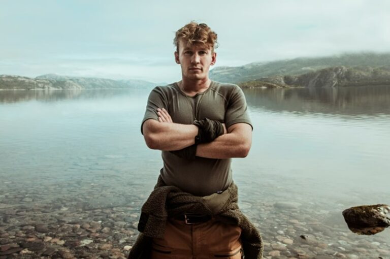 Hier ken je Govert uit ALONE op Videoland van - Love & Reality